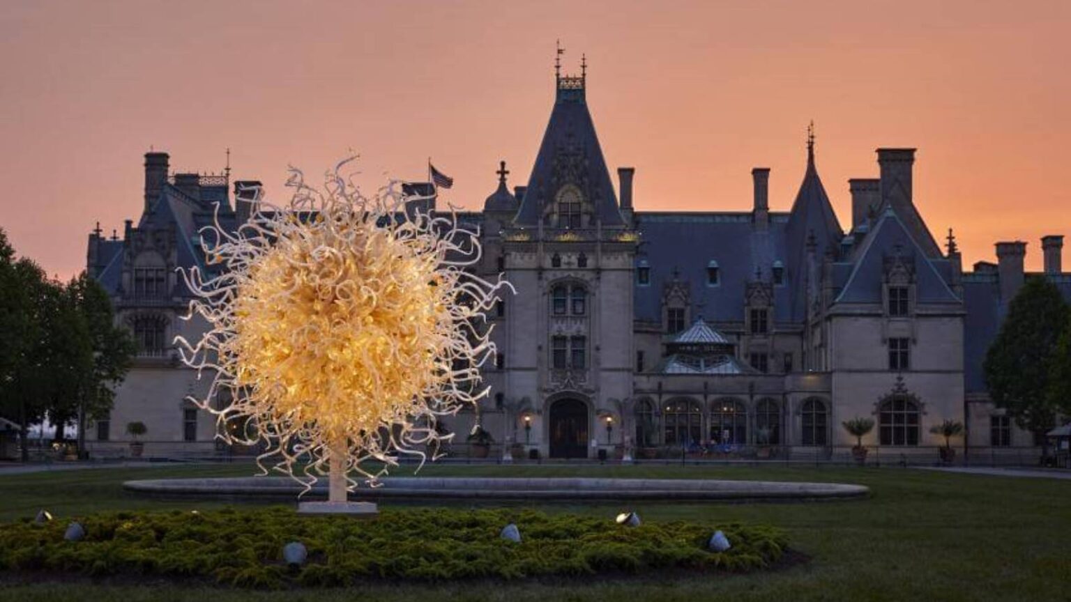 Chihuly Glass at Biltmore Estate - A Spectacular Garden Exhibition ...